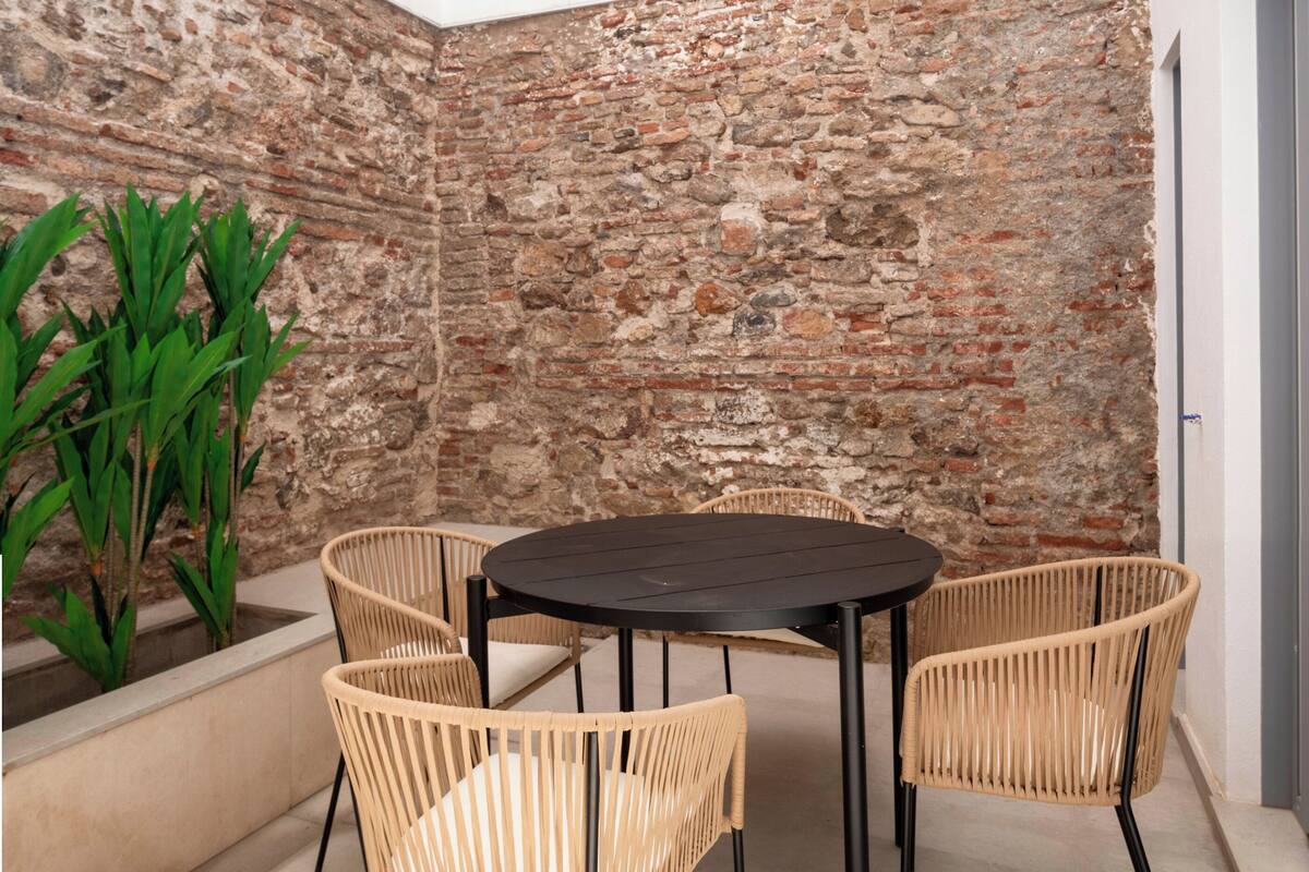 Apartamento, 2 quartos, varanda, no piso térreo | Terraço/pátio