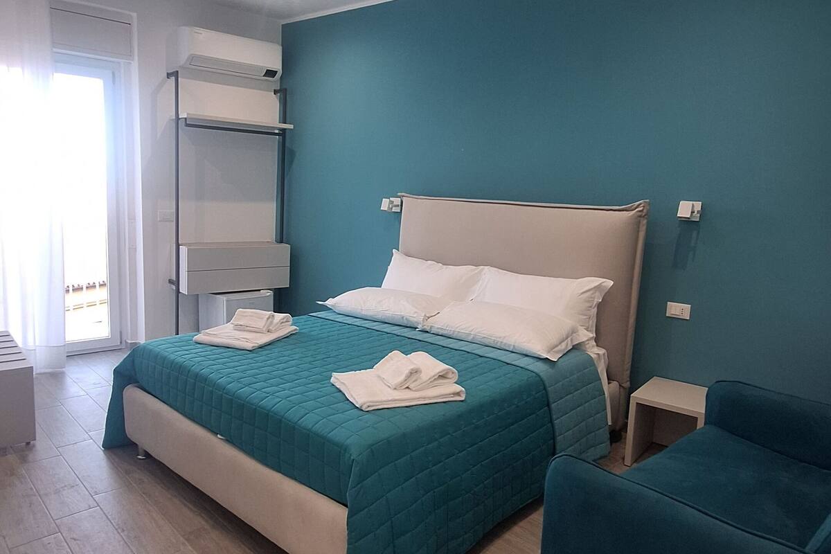 Quarto casal luxo, sacada, vista para o mar | Wi-Fi de cortesia
