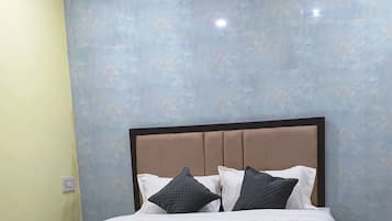 Quarto casal família | Escrivaninha, Wi-Fi de cortesia