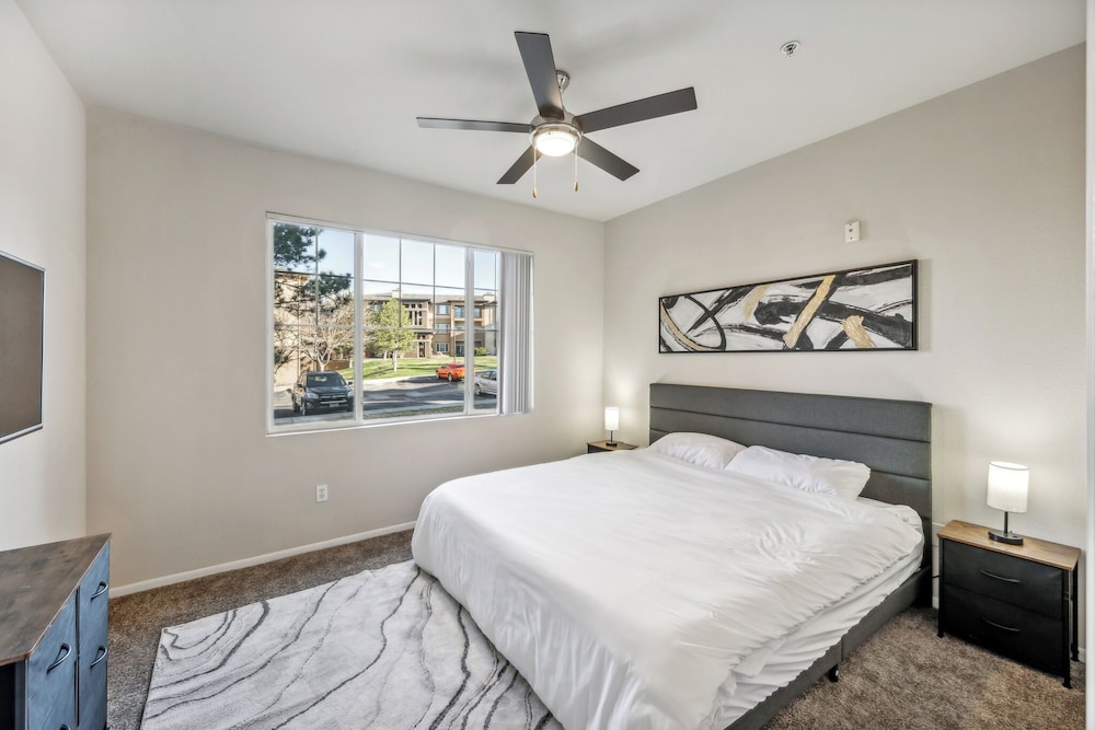 Rocky Mountain Haven w/ king bed, pool & hot tub - Castle Rock | Vrbo