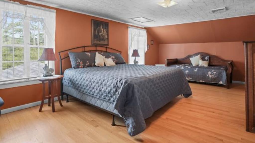 Charming 3 Bedroom Farmhouse With Ac, Fitness Room In Amazing Windsor Ny - Animal Adventure Park, Harpursville