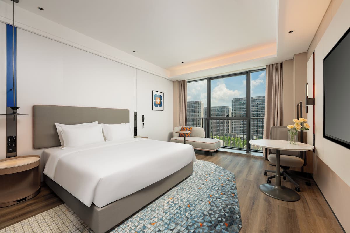 Quarto standard, 1 cama King | Edredons de pluma, escrivaninha, espaço de trabalho para notebook