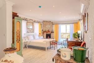 Quarto Comfort, vista para o mar | Secretária, secretária adequada para computadores portáteis