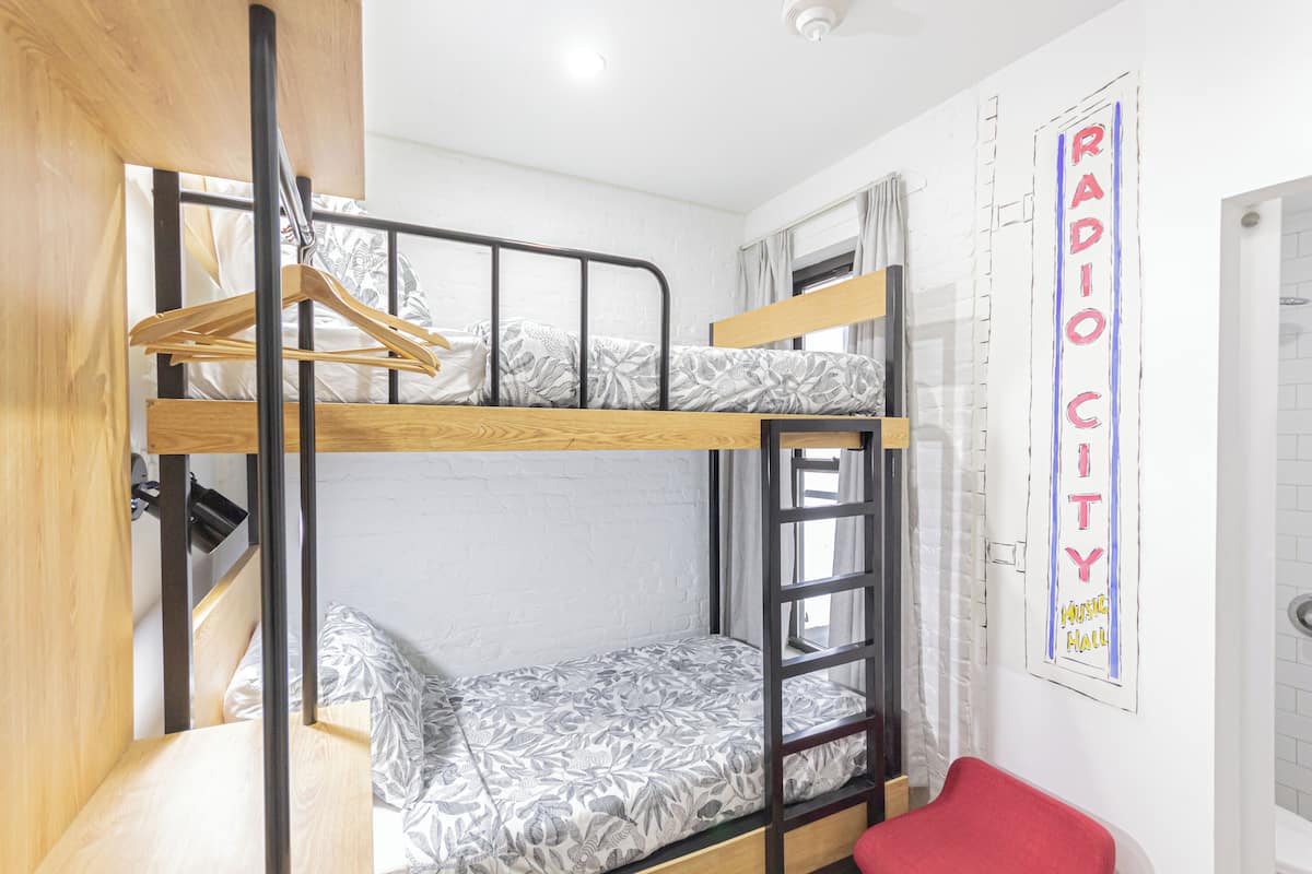 Quarto Twin Standard | Ferro/tábua de engomar, Wi-fi grátis, roupa de cama fornecida