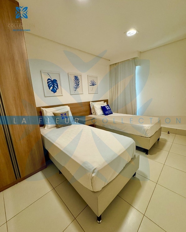 Apartamento Premium, vista para o resort | Secretária, secretária adequada para computadores portáteis