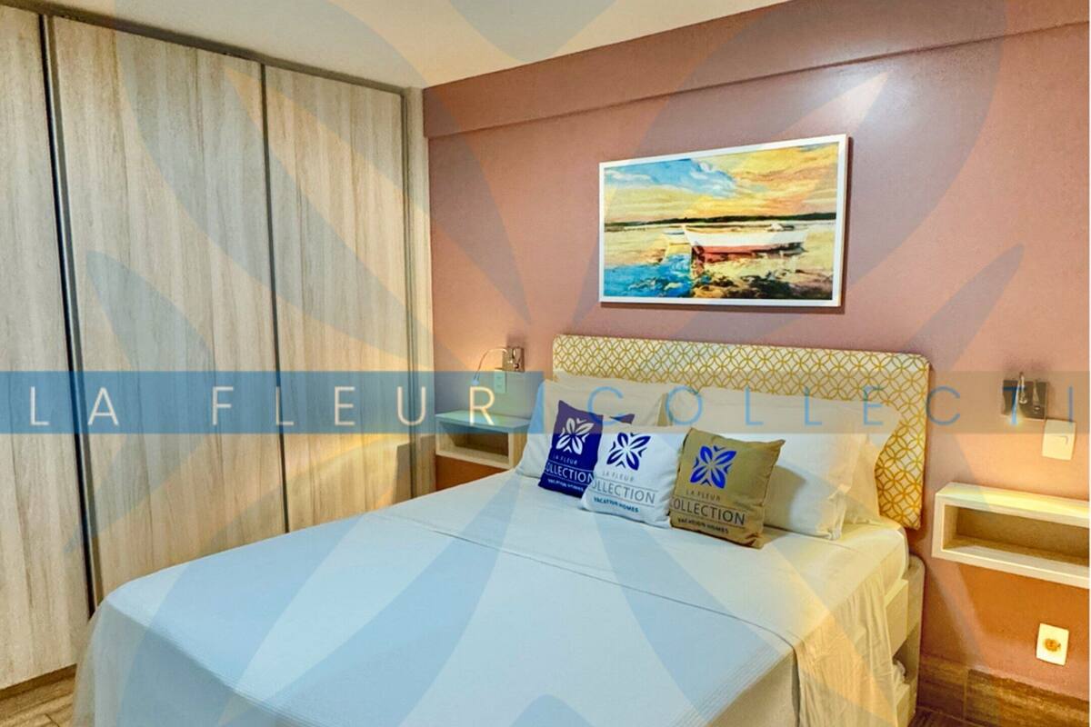 Apartamento Premium, várias camas, piscina privativa | Secretária, secretária adequada para computadores portáteis