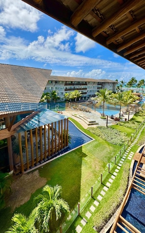 Apartamento premium, vista para o resort | Piscina | 7 piscinas externas, funciona das 9h às 19h, espreguiçadeiras