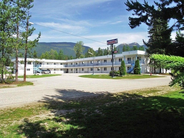 Blue River Motel - British Columbia