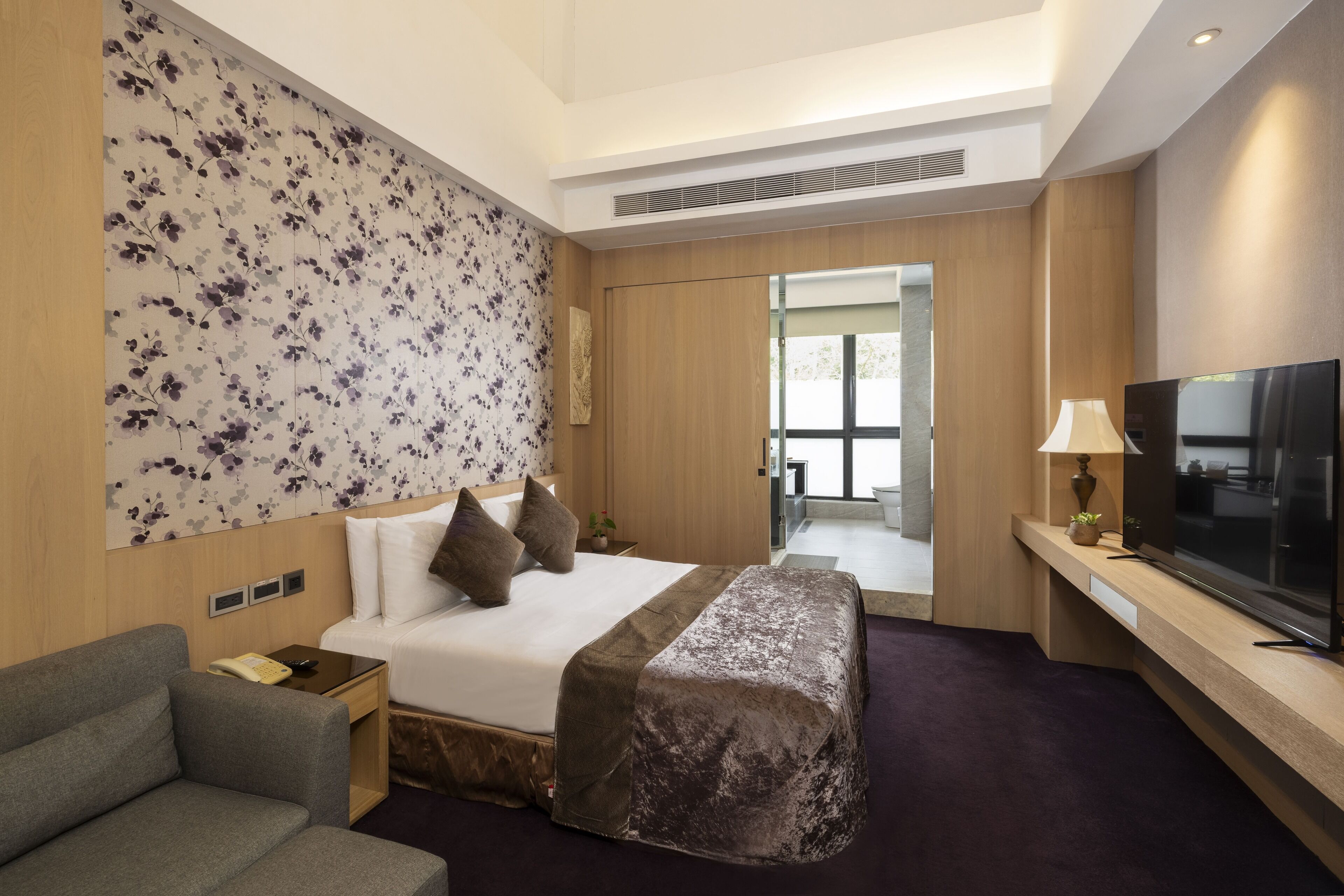 Quarto Duplo Básico | Edredões de penas, minibar grátis, cofre no quarto 