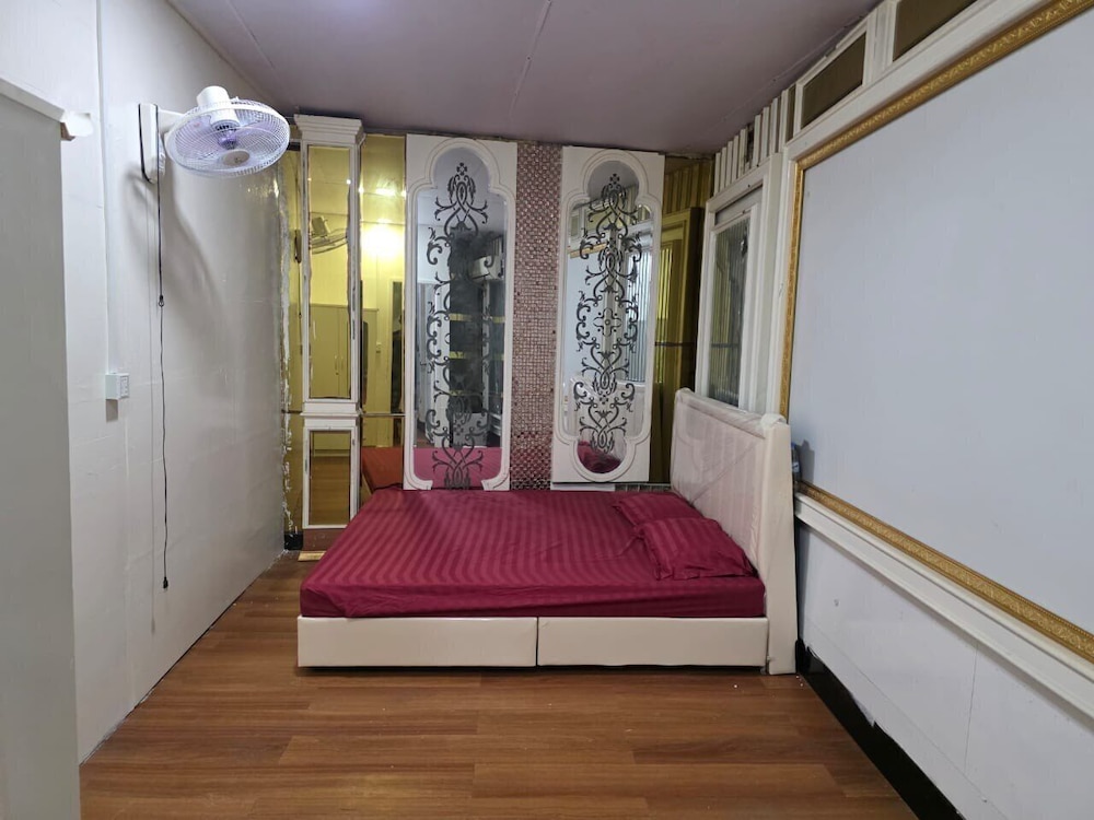 Red & Blue Guest House - プノンペン