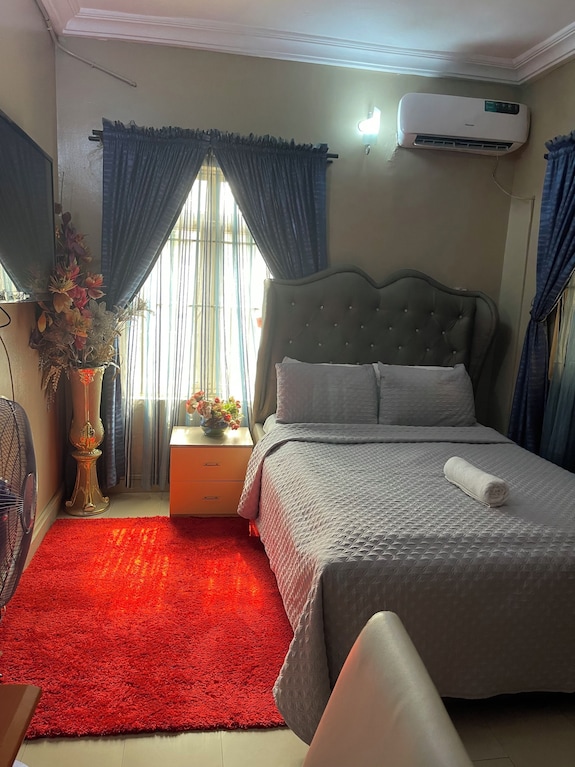 Tranquil 1br W/ Pool Access In Prime Ikeja Gra - Lagos