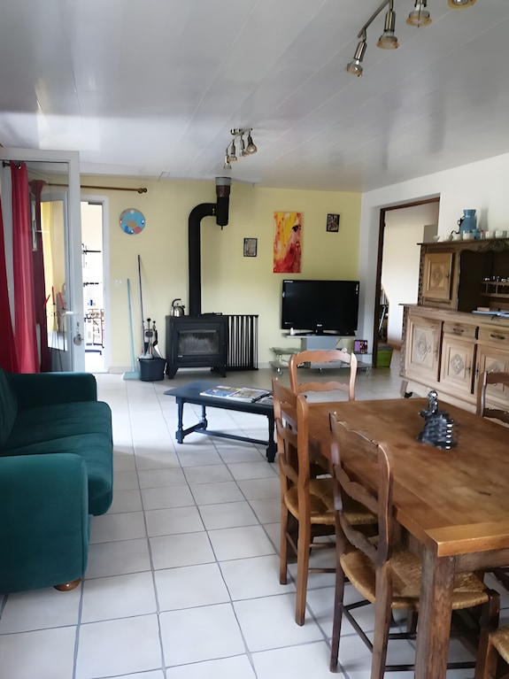 Apartment 'à La Campagne' With Mountain View, Private Terrace And Wi-fi - Bourdeaux