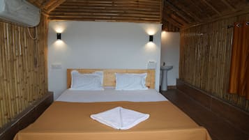 Quarto casal luxo, 1 cama King, vista para o jardim, no jardim | Wi-Fi de cortesia, roupa de cama