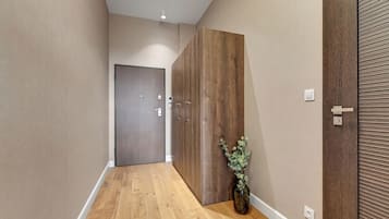 Apartamento conforto | Ferros/tábuas de passar roupa, Wi-Fi de cortesia, roupa de cama