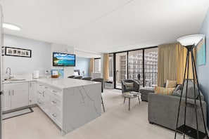 Apartamento Standard, lanai (alpendre havaiano), vista para o oceano | Sala de estar