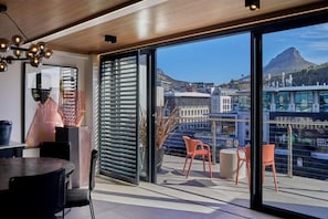 Cobertura, 4 quartos, sacada | Terraço/pátio