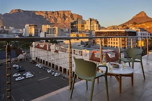 Cobertura superluxo, sacada, vista para a montanha | Terraço/pátio