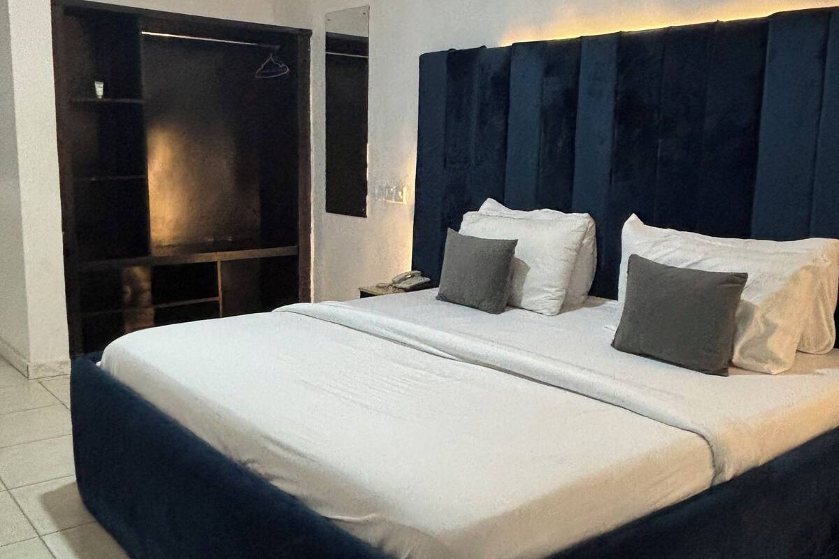 2 Bedroom Suite | Lençóis de algodão egípcio, roupa de alta qualidade, secretária