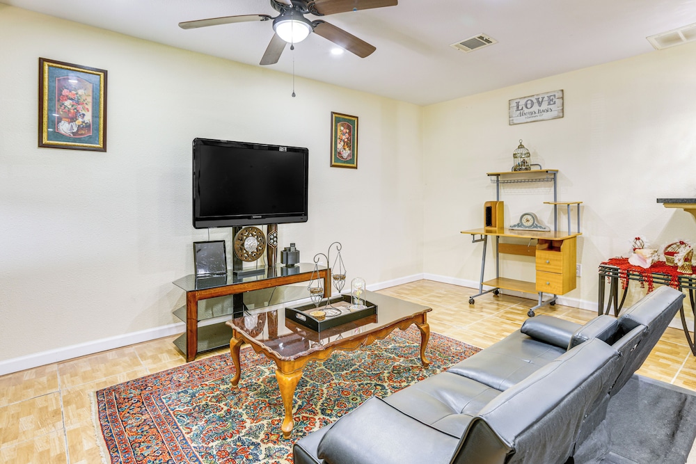 7 Mi To Dtwn Houston: Family Home W/ Patio & Yard - Houston, TX