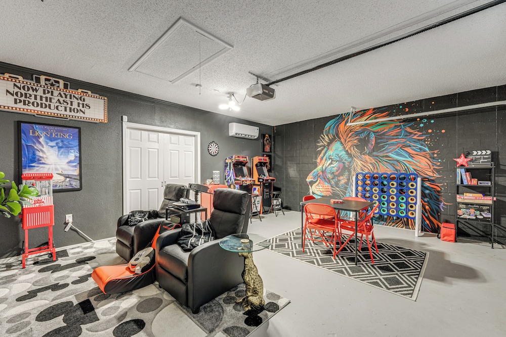 Hot Tub & Movie Theater: Family Oasis In Kissimmee - St. Cloud, FL