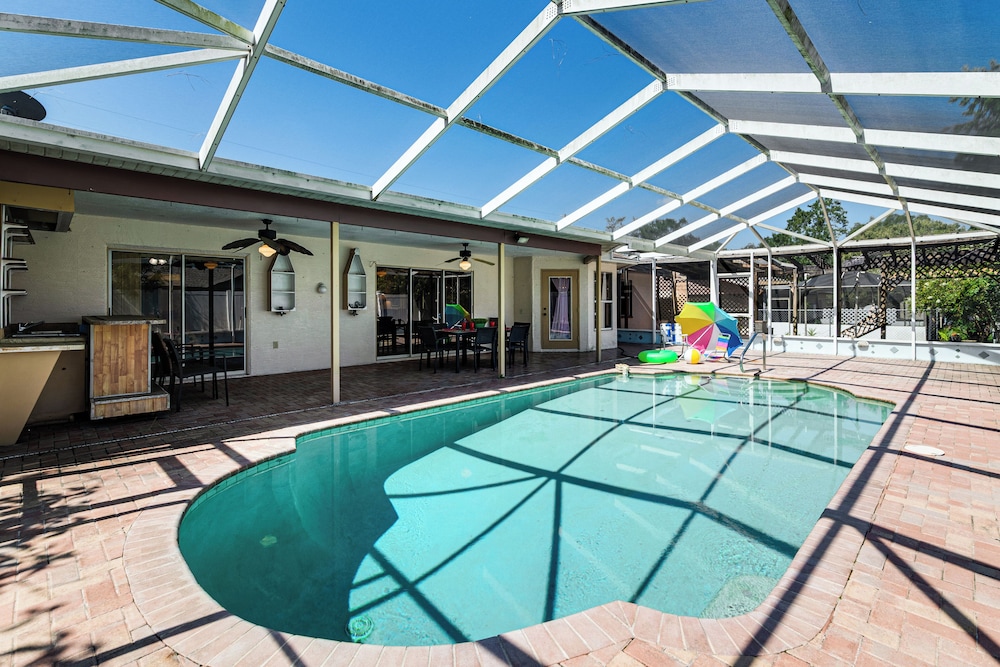 3 Mi To Weeki Wachee Springs Sp: Poolside Oasis! - Weeki Wachee