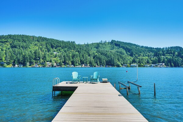 Modern Summit Lake Escape - Spacious Deck W/ View! - Olympia, WA