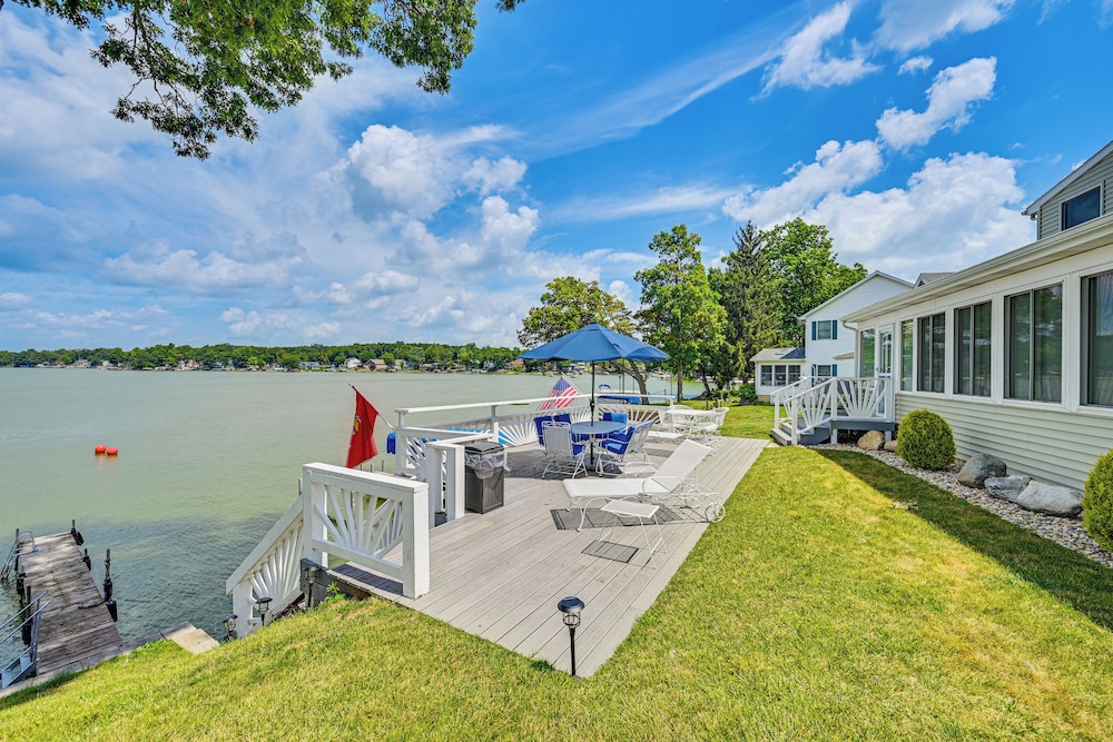 Indoor Hot Tub: Large Family Haven On Sylvan Lake - Chain O’ Lakes State Park, Albion