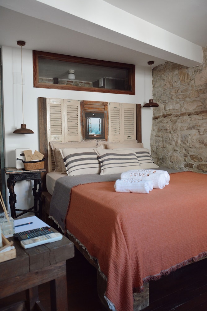 8 Design Urla - Urla