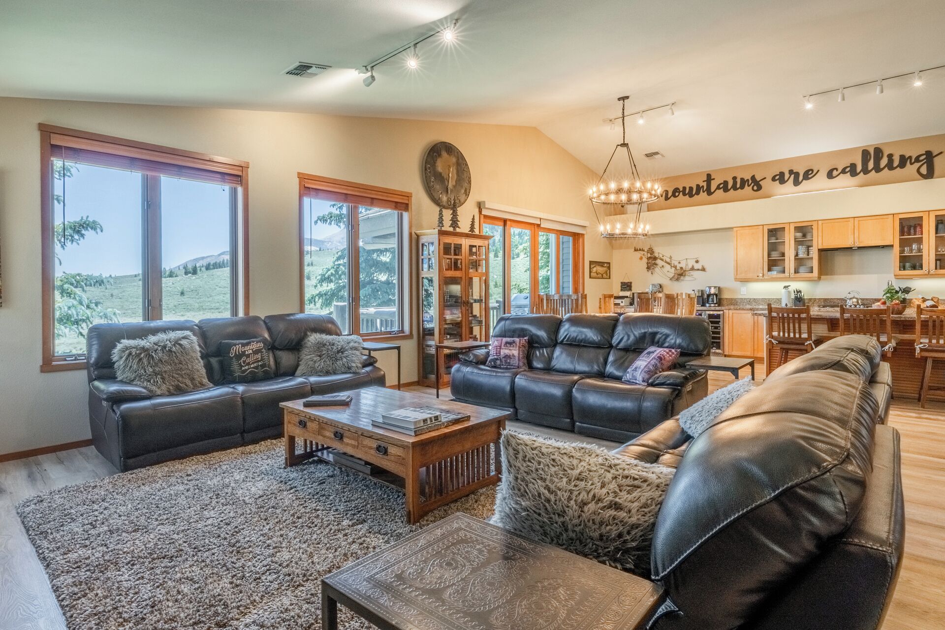 Spacious 5 Bedroom Townhouse - Mammoth Lakes, CA