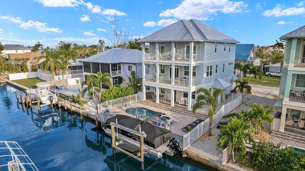 143 Catch And Relax: 5br Home W/ Pool & Spa! 5 Bedroom Home - Bonita Springs, FL