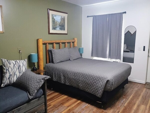 Wild Mountain Lodge - Townsend, TN