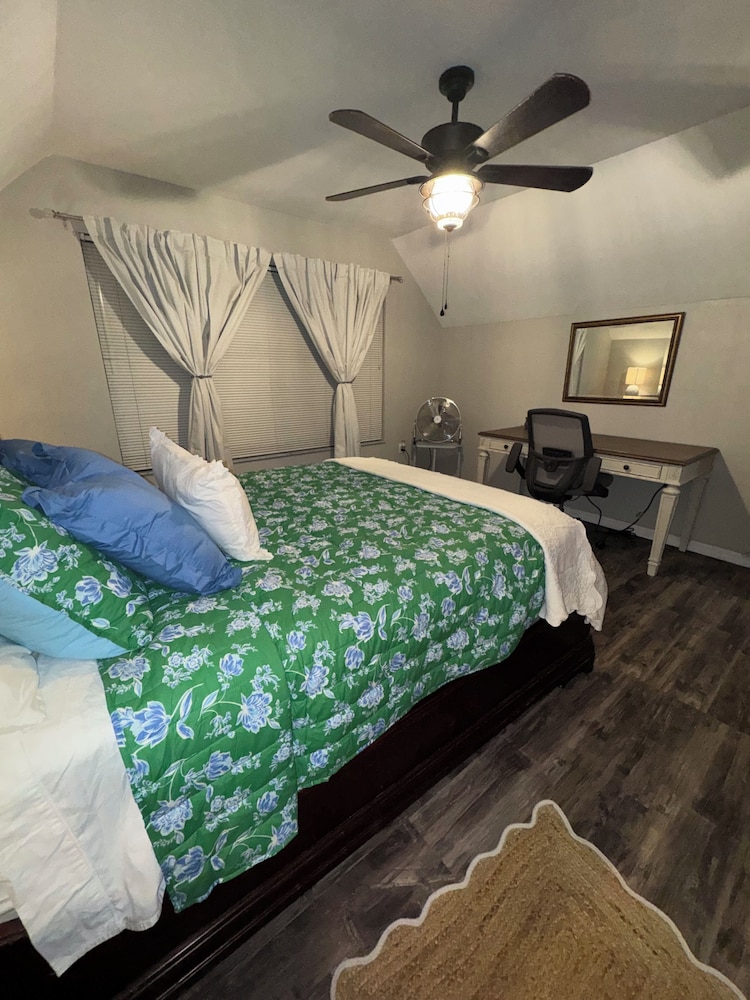 Monkey Business – Private Lake, Dock, Stunning Views, Close to ...