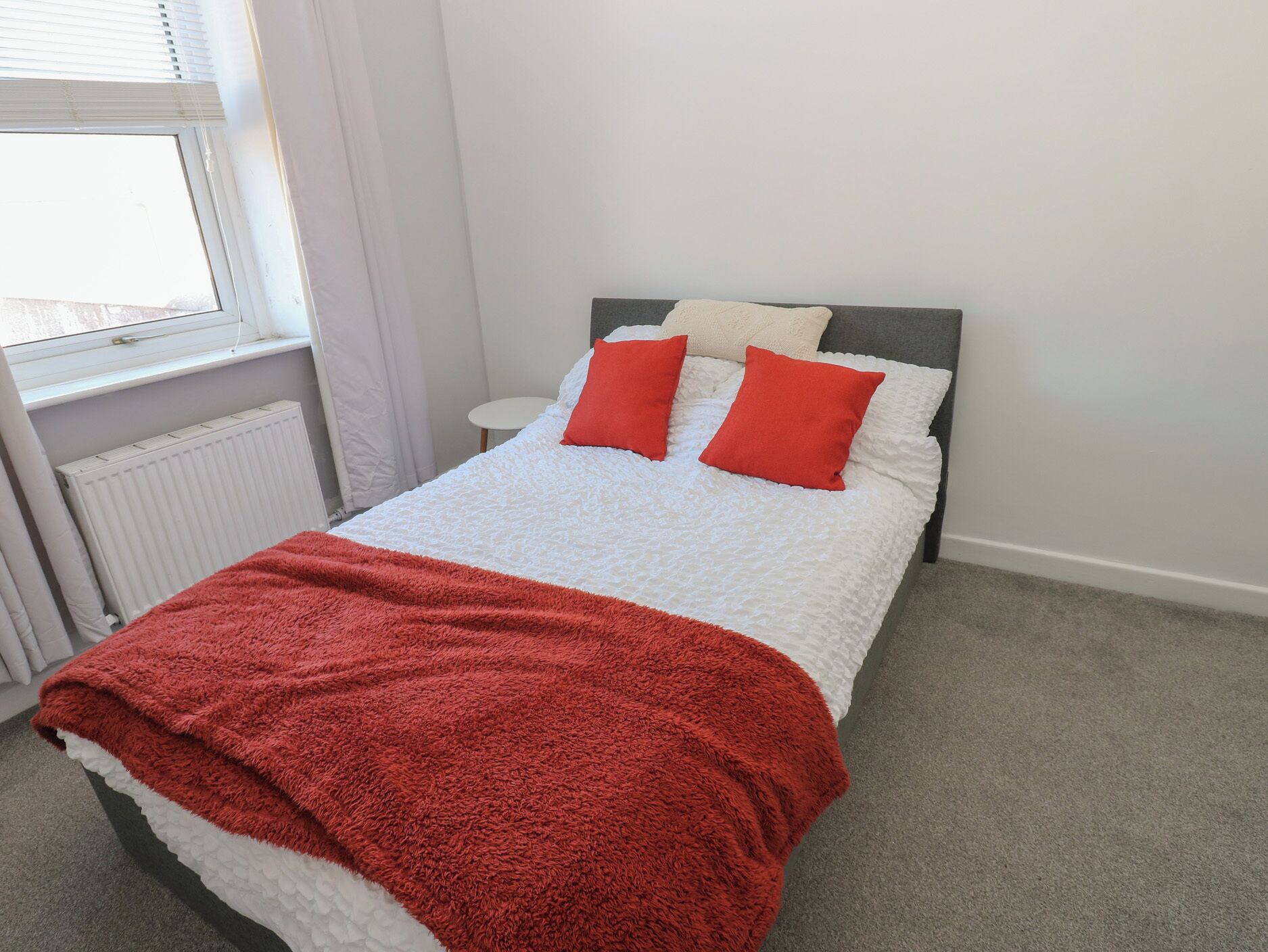 3 quartos, com decoração personalizada, com mobília individualizada 