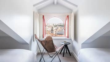 Dúplex, 2 quartos | Edredões de penas, cofre no quarto, ferro/tábua de engomar