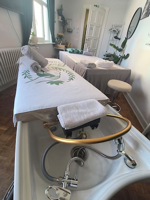Hidroterapia, aromaterapia, massagens musculares profundas