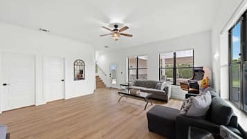 Casa, várias camas, banheira de hidromassagem grande (337 Colt Valley) | Interior