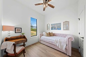 Casa, várias camas, banheira de imersão (337 Colt Valley) | 3 quartos, individualmente decorados, individualmente mobiliados