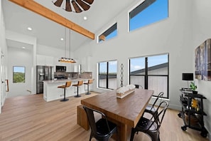 Casa, várias camas, banheira de imersão (337 Colt Valley) | Cozinha privada