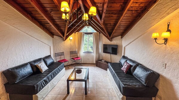 Dúplex | Sala de estar | Televisor 