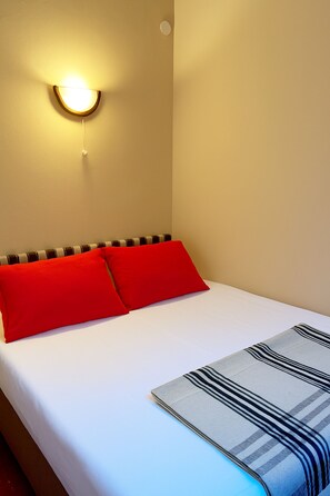 Quarto Clássico com Cama de Casal