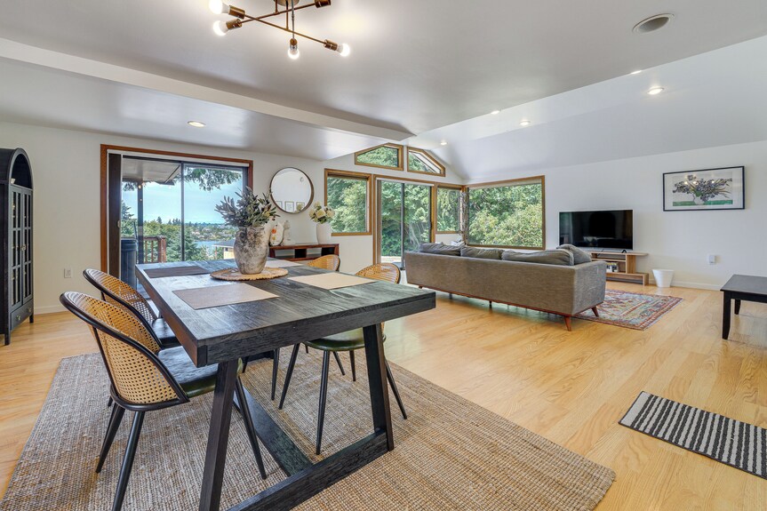 1/2 Mi To Yarrow Bay: Family Home In Kirkland - Redmond, WA
