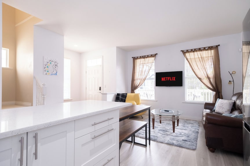 3br 2ba Surrey Home | Quiet & Convenient - 써리