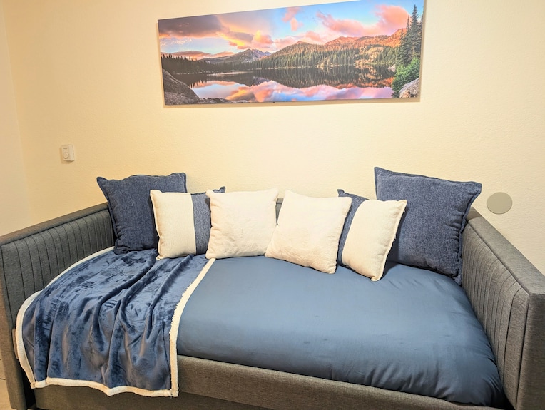 Welcoming Studio With Ac In Marvelous Colorado Springs - Colorado Springs, CO