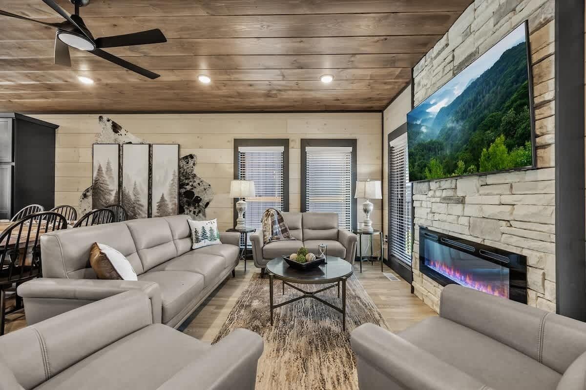 Mountain Lodge W/indoor Pool & Fire Pit - Pigeon Forge, TN