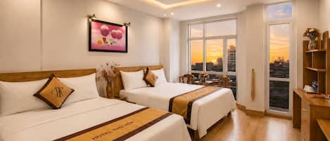 Quarto Familiar, Vista para a cidade | Secretária, Wi-fi grátis, roupa de cama fornecida