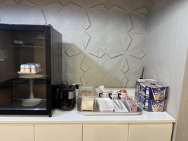 Café da manhã self-service grátis durante a semana