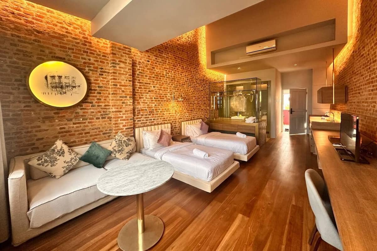 Quarto luxo | Cofres nos quartos, espaço de trabalho para notebook, cortinas blackout