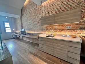 Quarto Deluxe | Cofre no quarto, secretária adequada para computadores portáteis