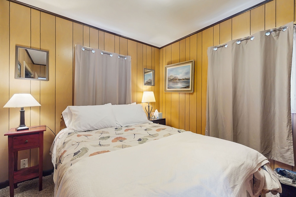 Cozy Lakefront Cabin on Lake Sutherland – A Peaceful Lakefront Getaway ...