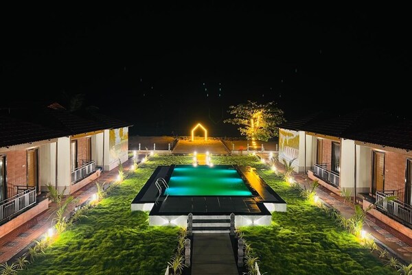 Shivani Sunset Bay Beach Resort - Murdeshwar